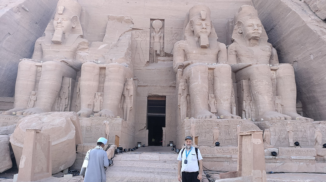 New Beginnings in Vizhnitz – Mishpacha Magazine