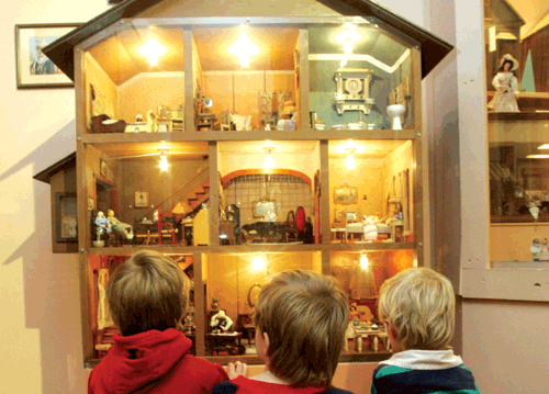 A World in Miniature - Mishpacha Magazine